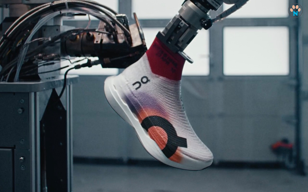 On Cloudboom Strike LS โชว์ LightSpray เบา 30g